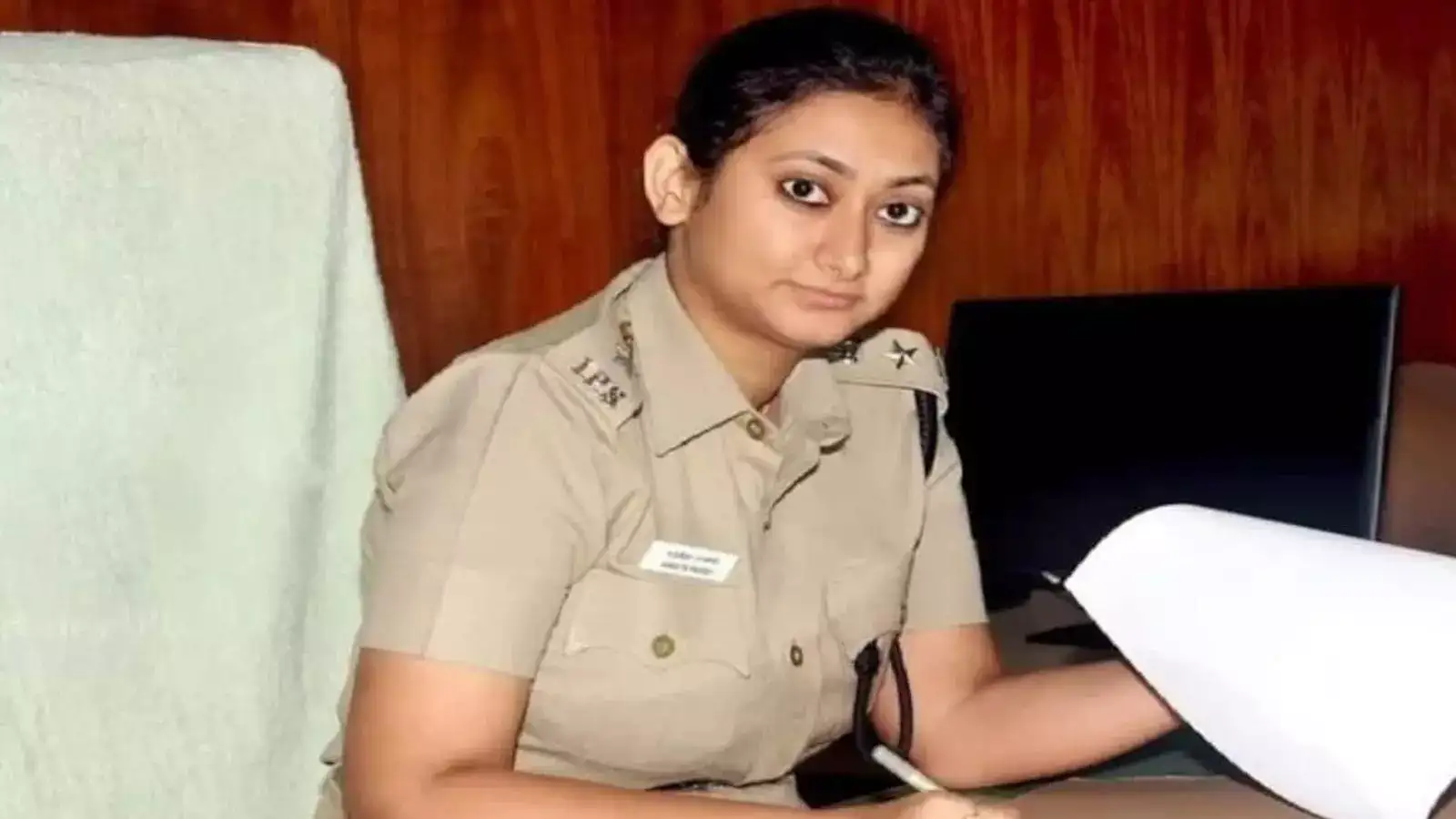 Vandita Pandey IPS Transfer: திண்டுக்கல் டூ டெல்லி... வந்திதா பாண்டே ஐபிஎஸ் மத்திய அரசு பணிக்கு ...