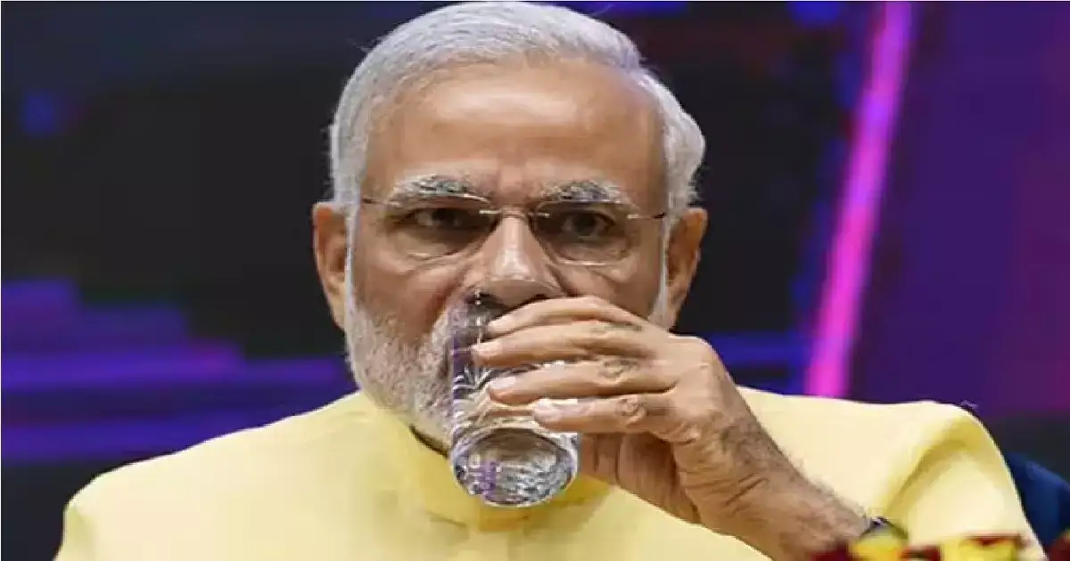 PM Narendra Modi Sleeping on Floor & Drinking Coconut Water before of ...