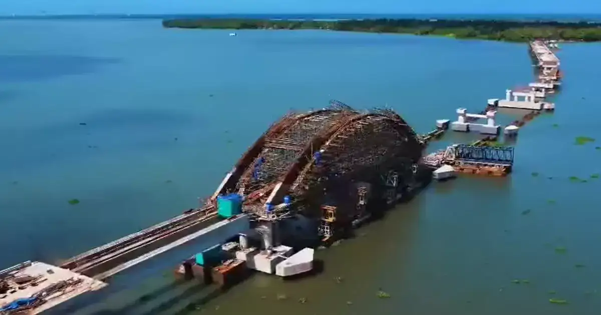 Perumbalam Bridge, 1,140 മീറ്റർ നീളം, 30 സ്പാനുകൾ, 11 മീറ്റർ വീതി ...
