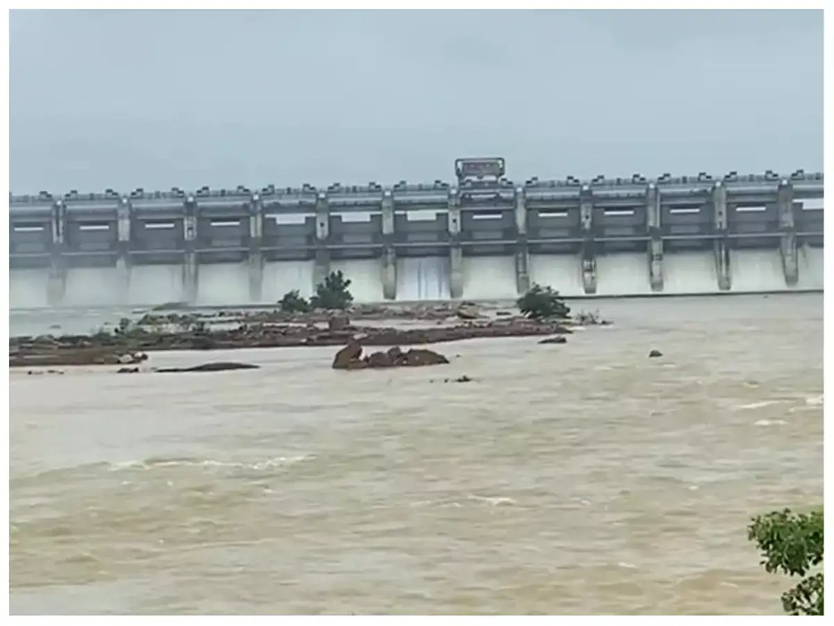 14 Gates Of Gangrel Dam Open,Chhattisgarh : गंगरेल बांध के 14 गेट खुले ...