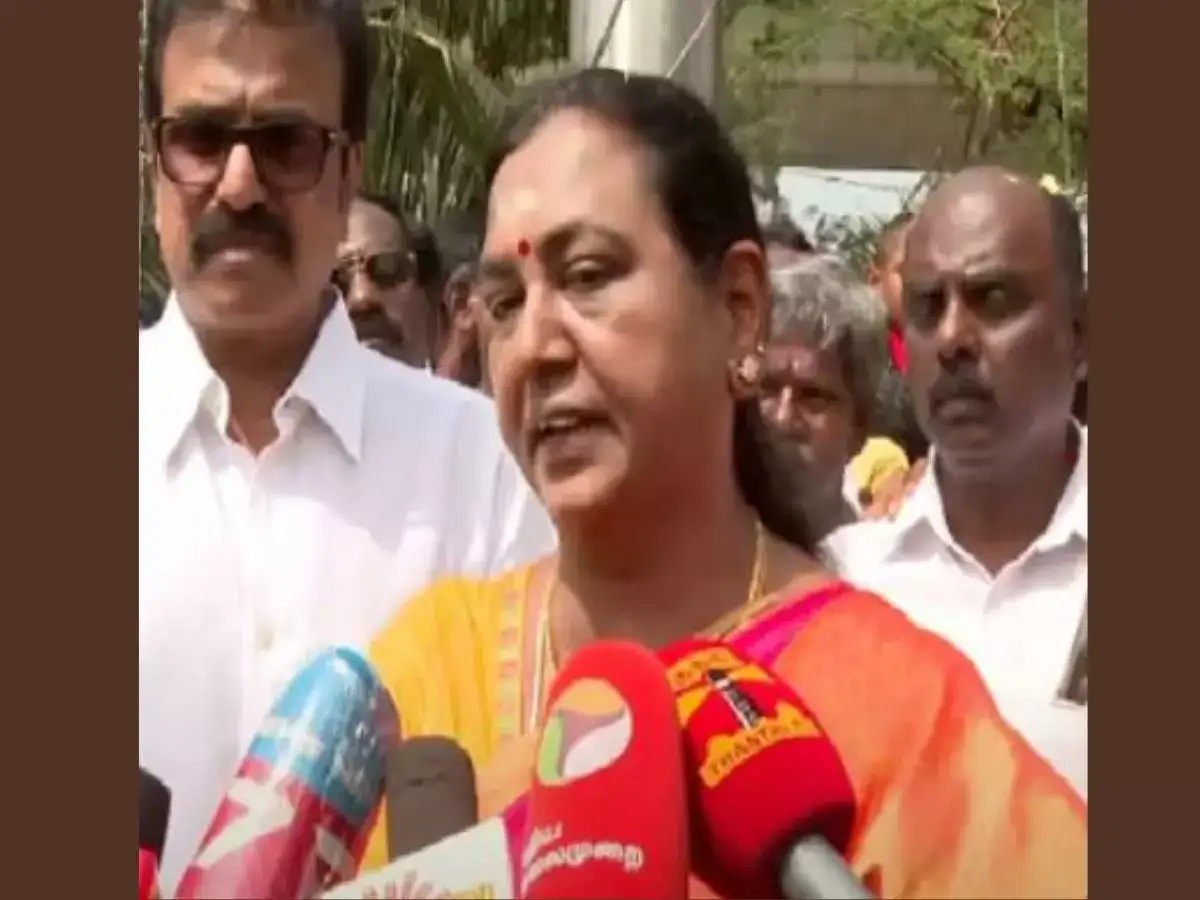 Premalatha Vijayakanth - DMDK Flag: திடீரென அறுந்து விழுந்த தேமுதிக ...