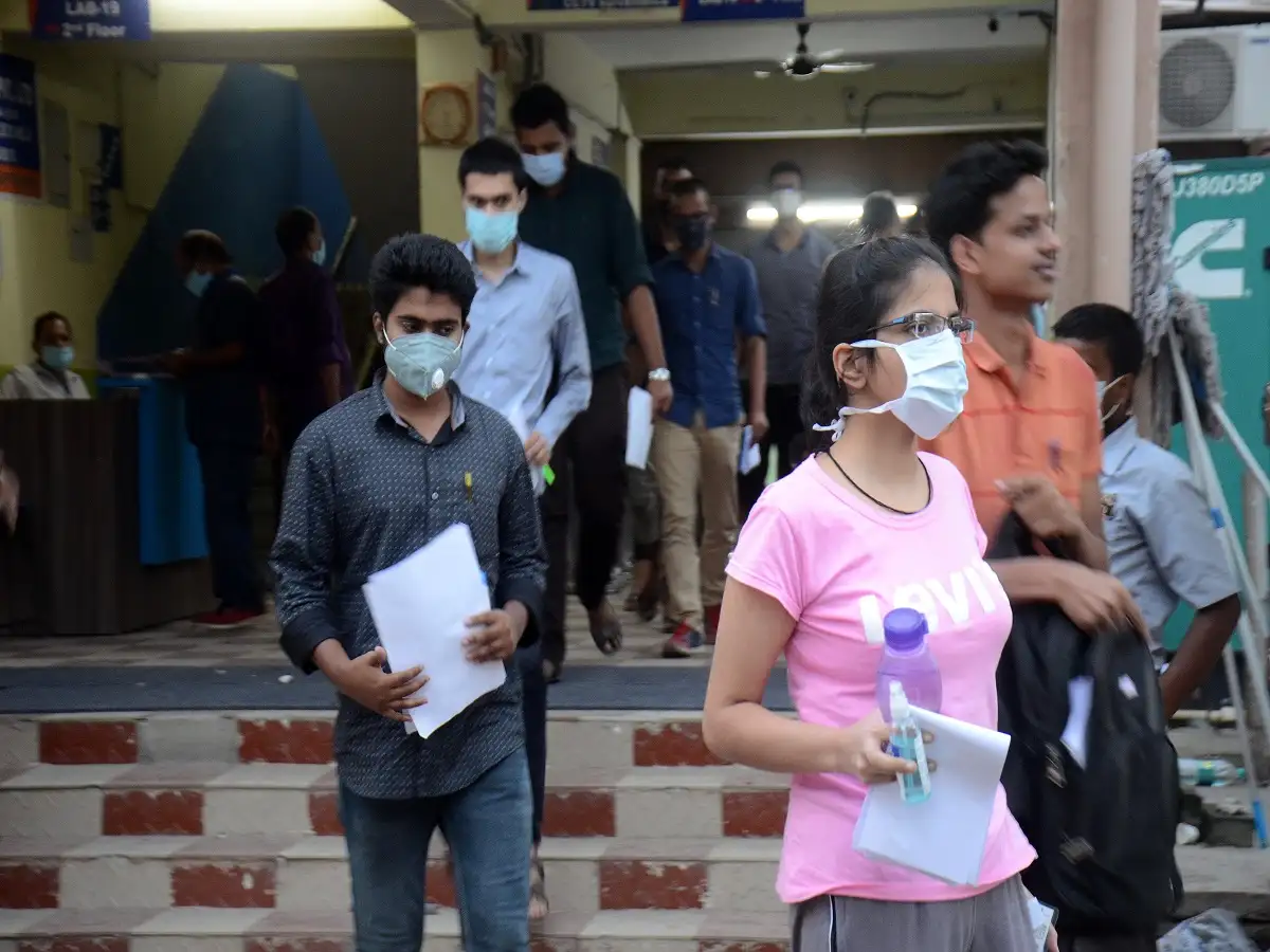 JEE Topper,പകരക്കാരനെ വച്ച് പരീക്ഷ എഴുതി, ജെഇഇ പരീക്ഷയിൽ 99.8 % മാര് ...