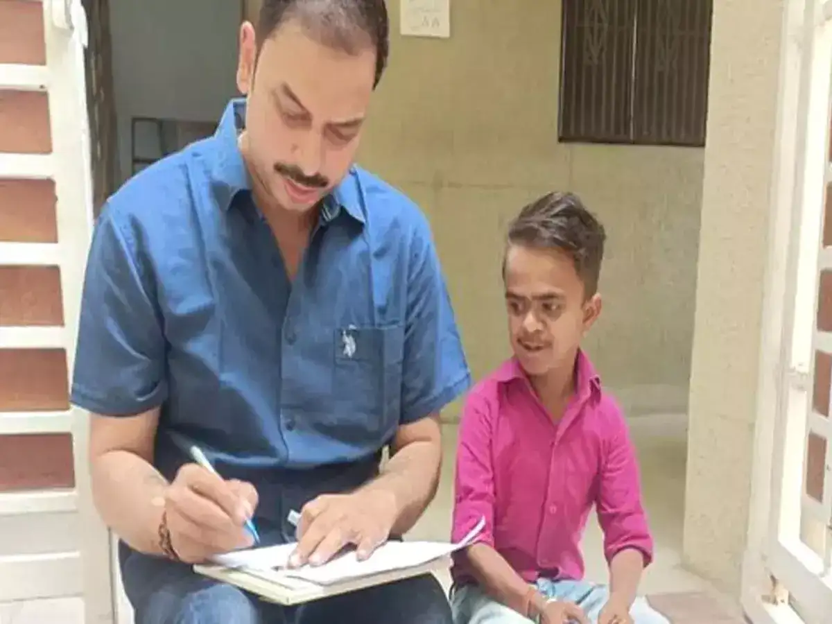 Mp Dwarf Man,உயரம் குறைந்த வாலிபரை எம்.எல்.ஏ.வாக்க முடிவு: ம.பி.யில் ...