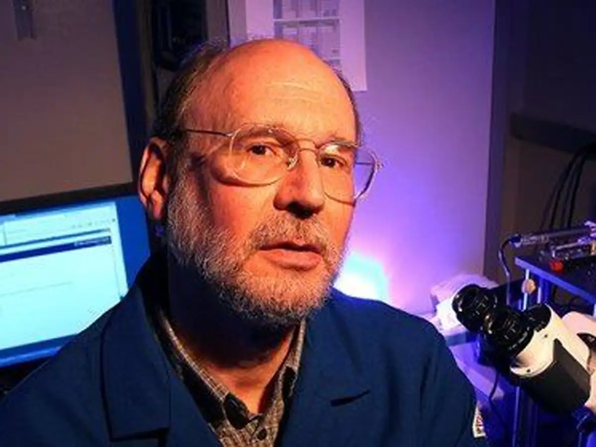 Douglas Prasher Scientist,डगलस पराशर: एक साइंटिस्ट की दुखद कहानी जिसको ...