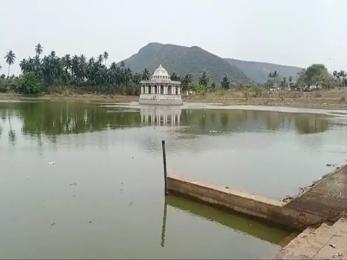 Vizag Simhachalam Temple,విశాఖ: సింహాద్రి అప్పన్న ఆలయం వద్ద విషాదం ...