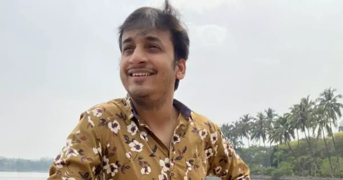 Sankarshan Karhade; माझ्याकडून तुम्हाला एक छोट्टसं गिफ्टं ... FBवर ...