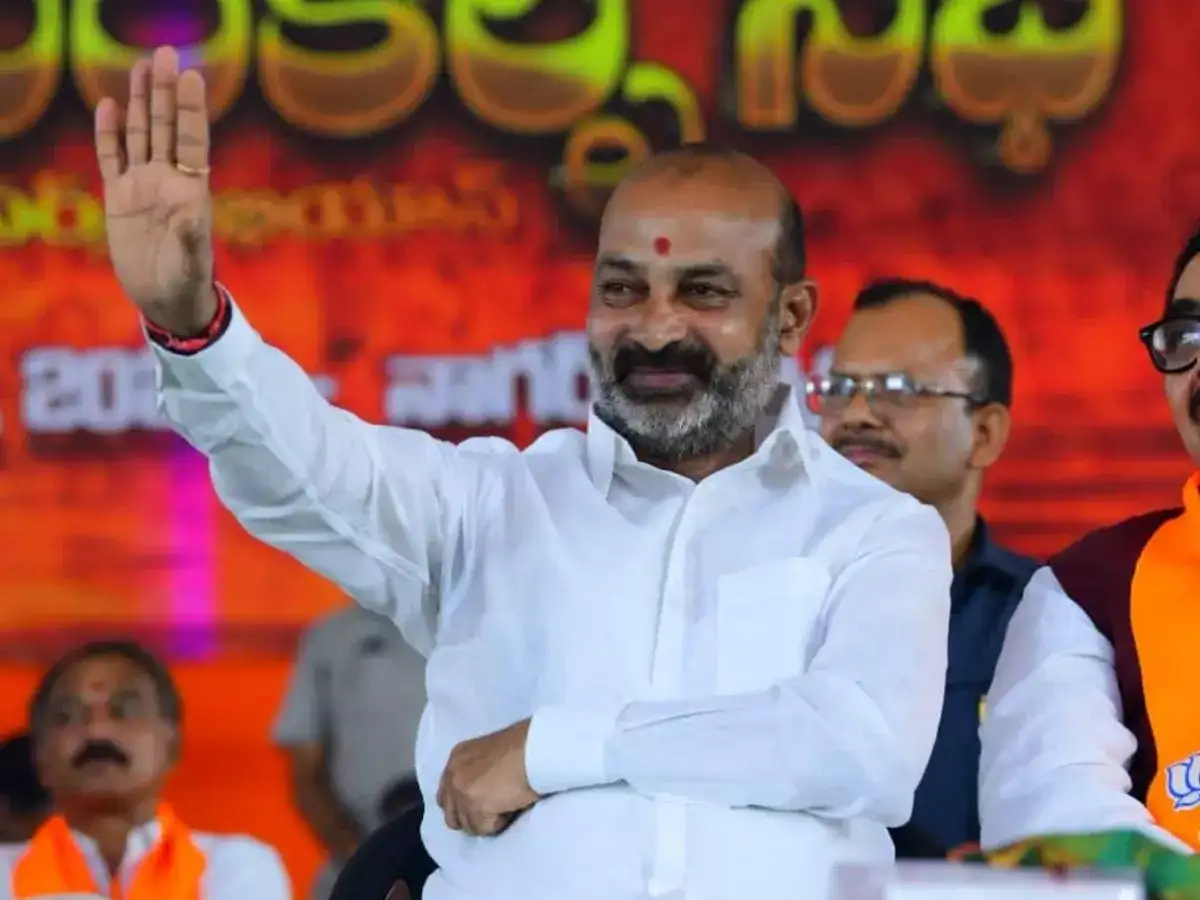 Komatireddy Rajagopal Reddy,'బండి సంజయ్⁬ని ఆ స్థితిలో చూసి బాత్రూంకి ...