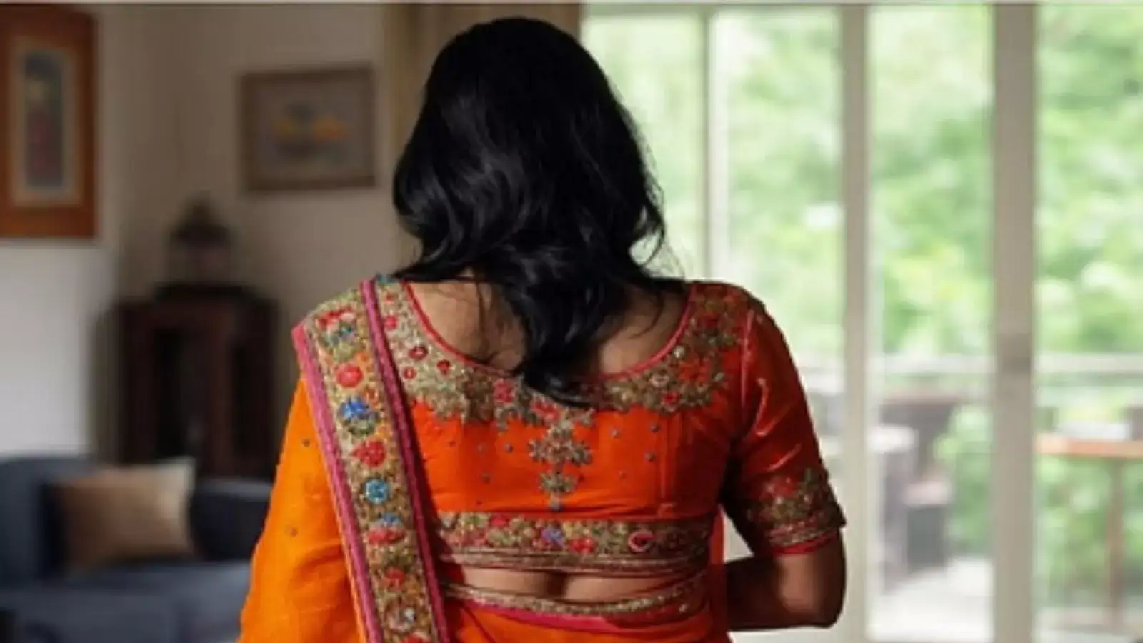 Maharajganj News,परिचित के साथ थी महिला, आ धमके तीन लड़के, और फिर कर दिया कांड - woman gang ...