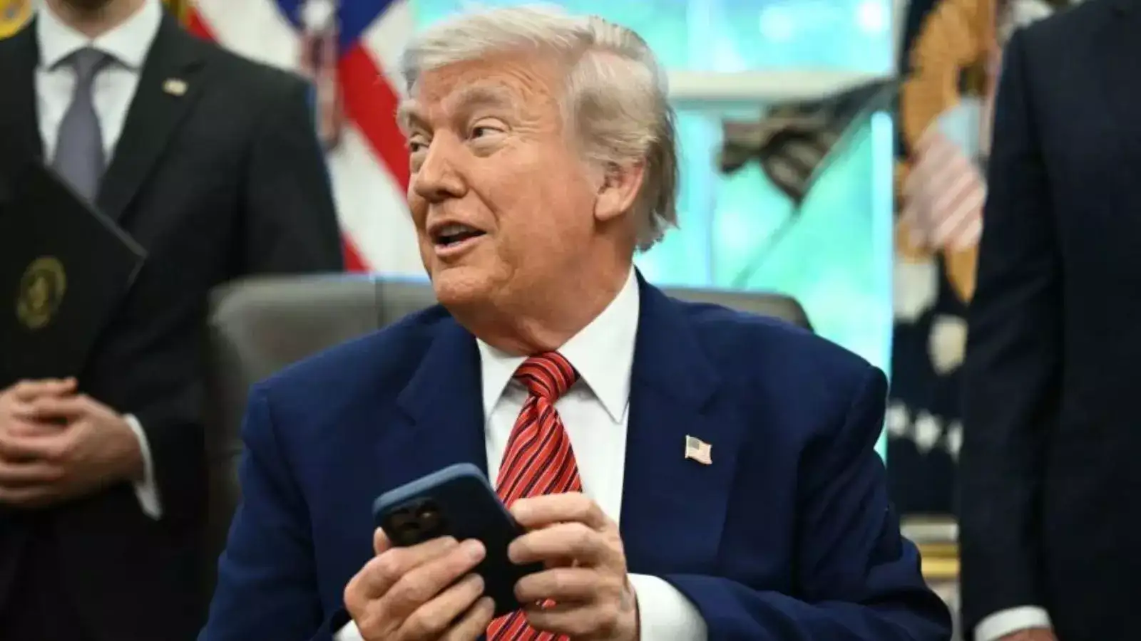 Trump Vs Apple Incident,ऐपल-ऐपल “चीखने” वाले डोनाल्ड ट्रम्प प्रेस ...