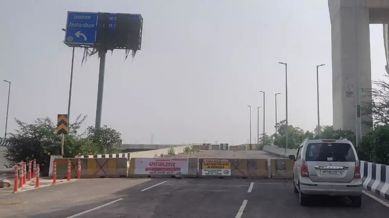latest news update on incomplete barapullah flyover | बारापूला एलिवेटेड रोड