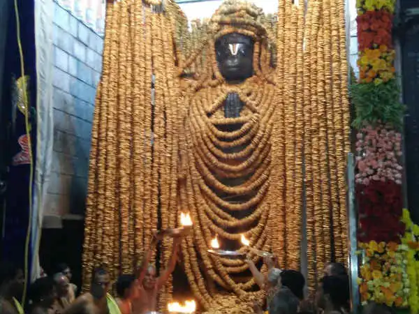 Hanuman Jayanthi,அனுமனுக்கு வடை மாலை ஏன்…? பரமாச்சாரியாரின் விளக்கம் ...