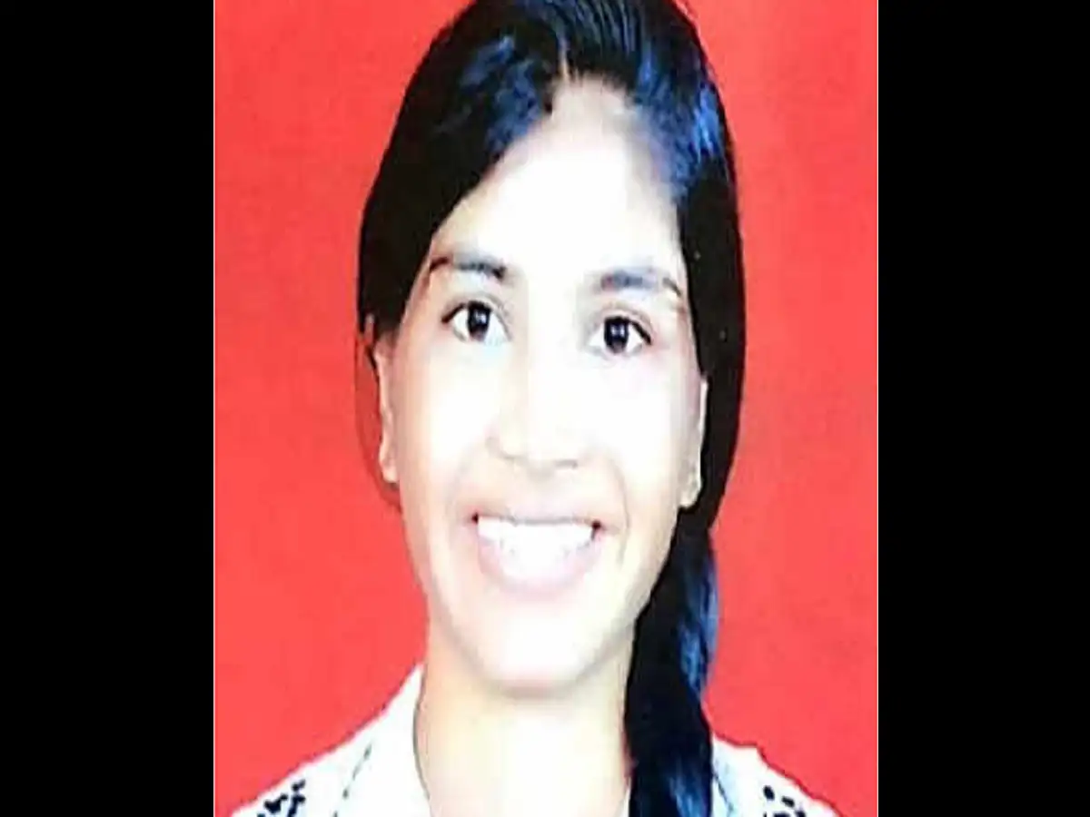 Preeti Jadhav,स्पर्धा परीक्षेच्या ताणामुळे तरुणीची आत्महत्या - a-girl ...
