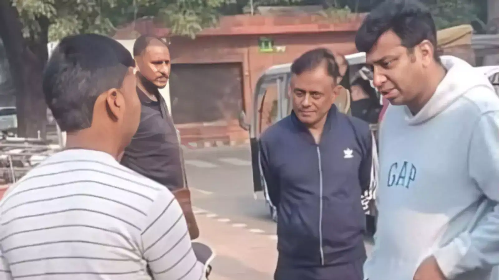 Agra Dm Arvind Mallappa Bangari,Agra News: ताजमहल देखने पहुंचे आगरा ...