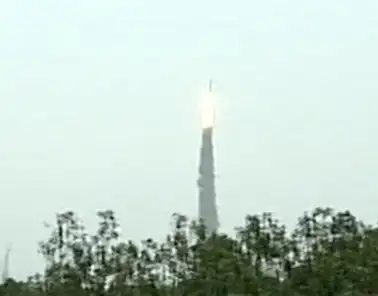 Pslv-c38,31 செயற்கைக் கோள்கள் தாங்கிய பி.எஸ்.எல்.வி. சி–38 ராக்கெட் ...