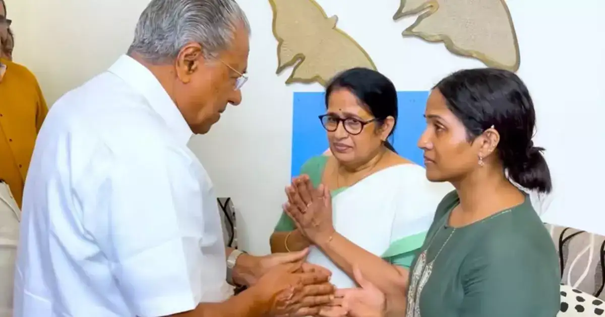 Pinarayi Vijayan Met Ramachandran Family: 'കേരളം കൂടെയുണ്ട് ...