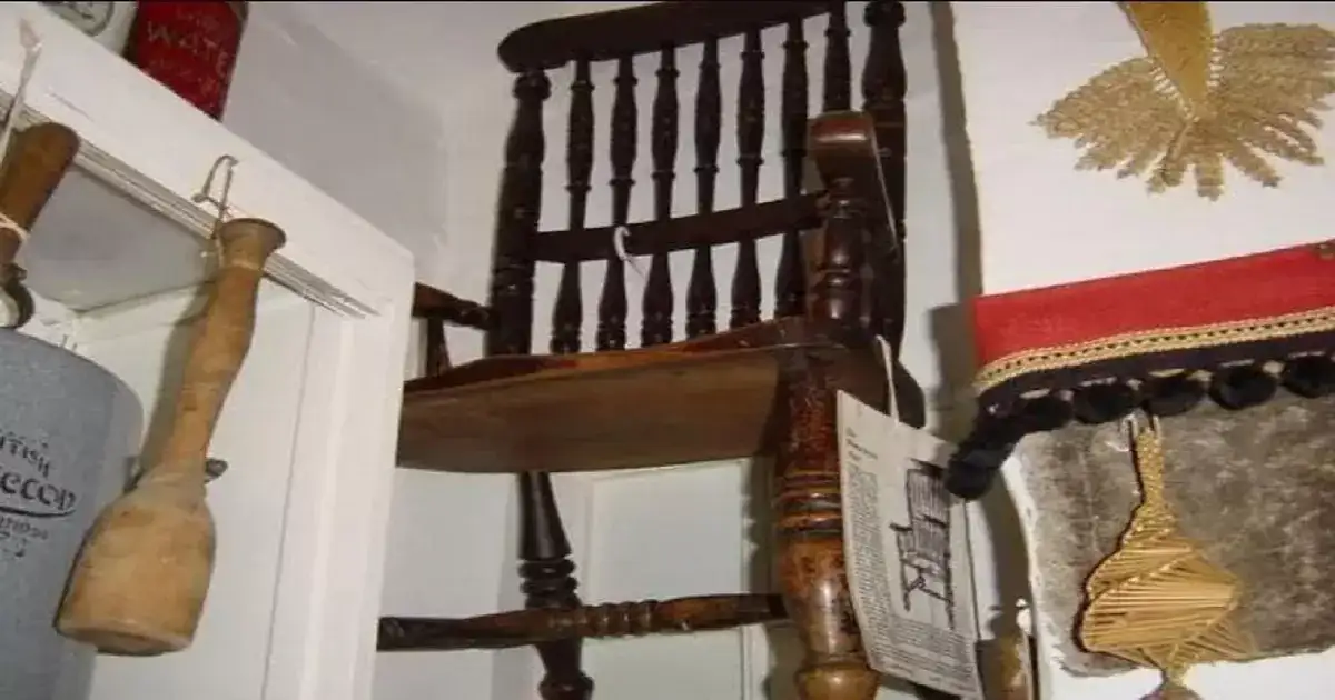Cursed Chair,गोष्ट एका शापित खुर्चीची, जो कोणी या खुर्चीत बसला त्याला ...