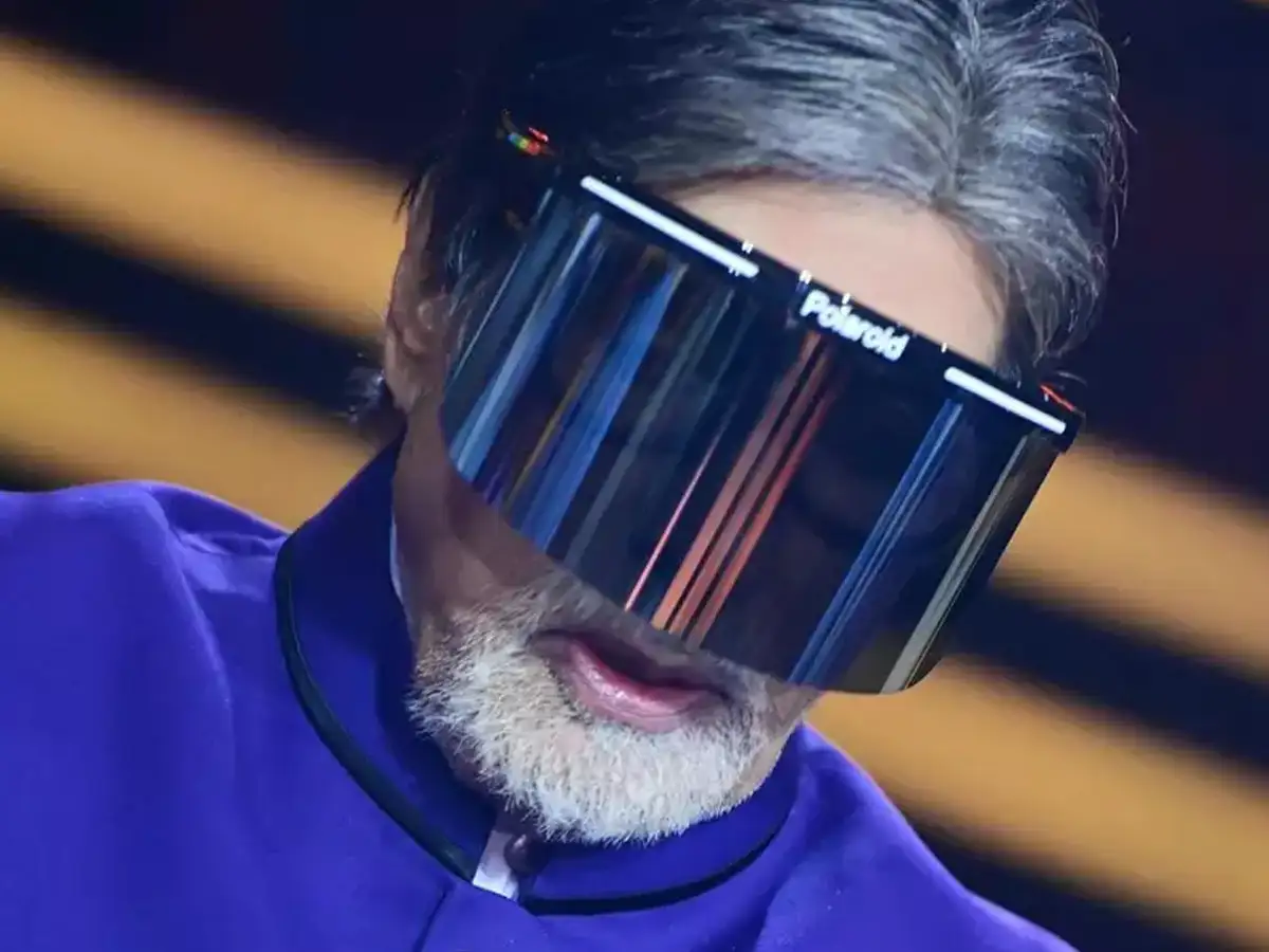 amitabh bachchan covers face with a shield on kbc 12 set