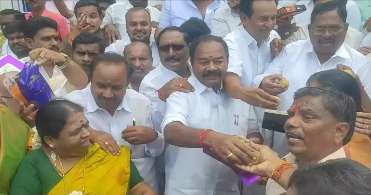 Judgement Favour To Eps,சேலத்தில் அதிமுகவினர் ஒரே குஷி - பட்டாசு ...