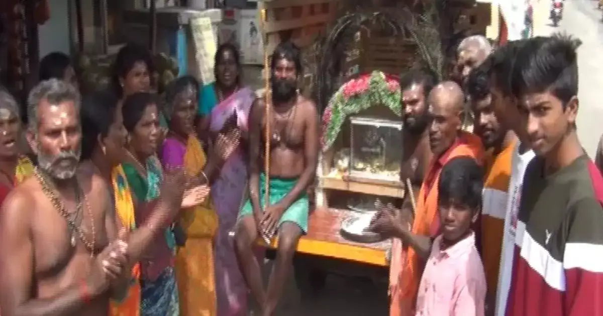 Tirunelveli Devotee Sarpa Kavadi,நெல்லையிலிருந்து திருச்செந்தூர் ...