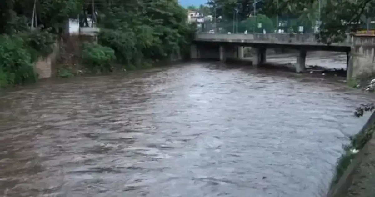Flood In Varaga Nadhi,தேனி: விடிய விடிய பெய்த கனமழை.. வராக நதியில் ...