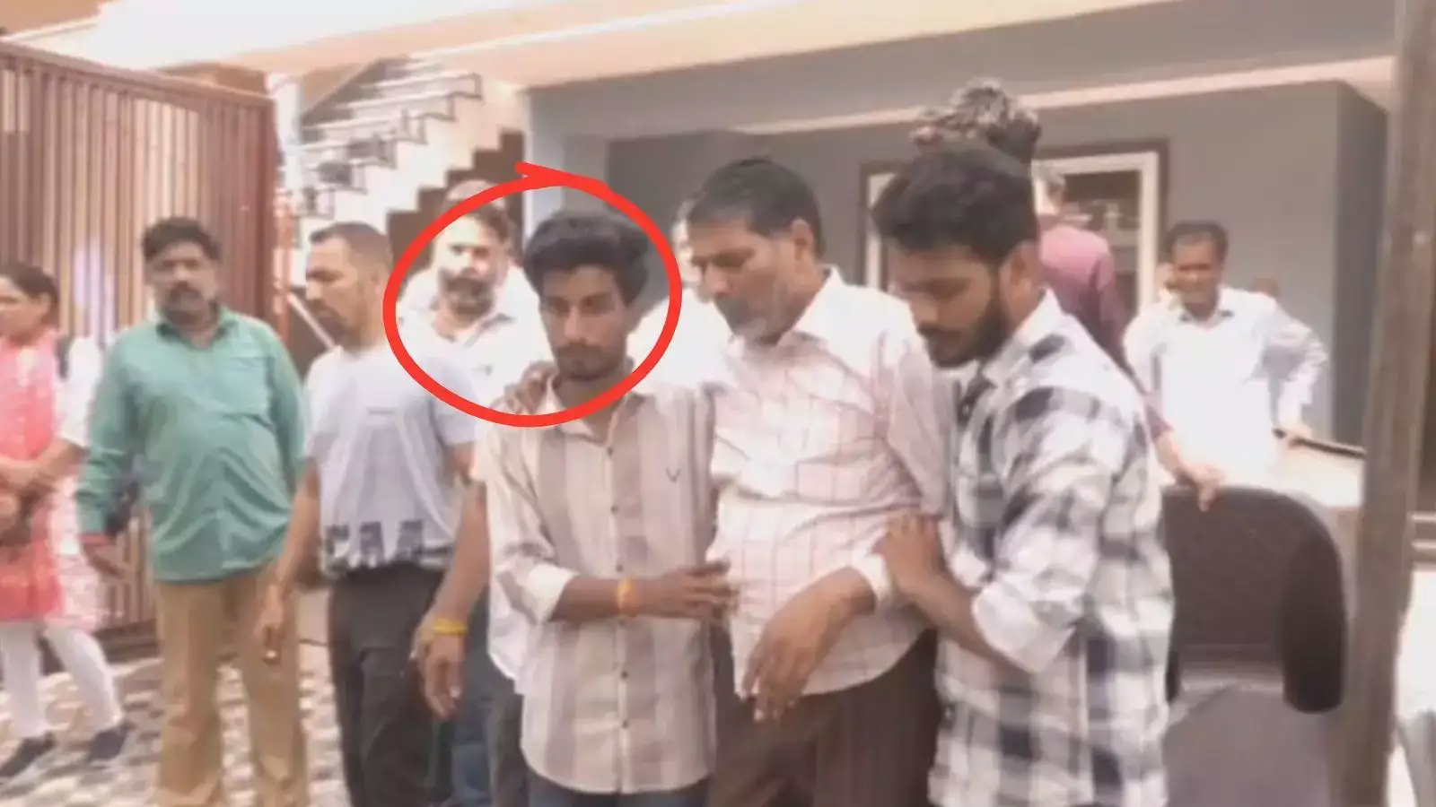 राजा रघुवंशी के अंतिम संस्कार का चौंकाने वाला वीडियो, सोनम के पिता को ...