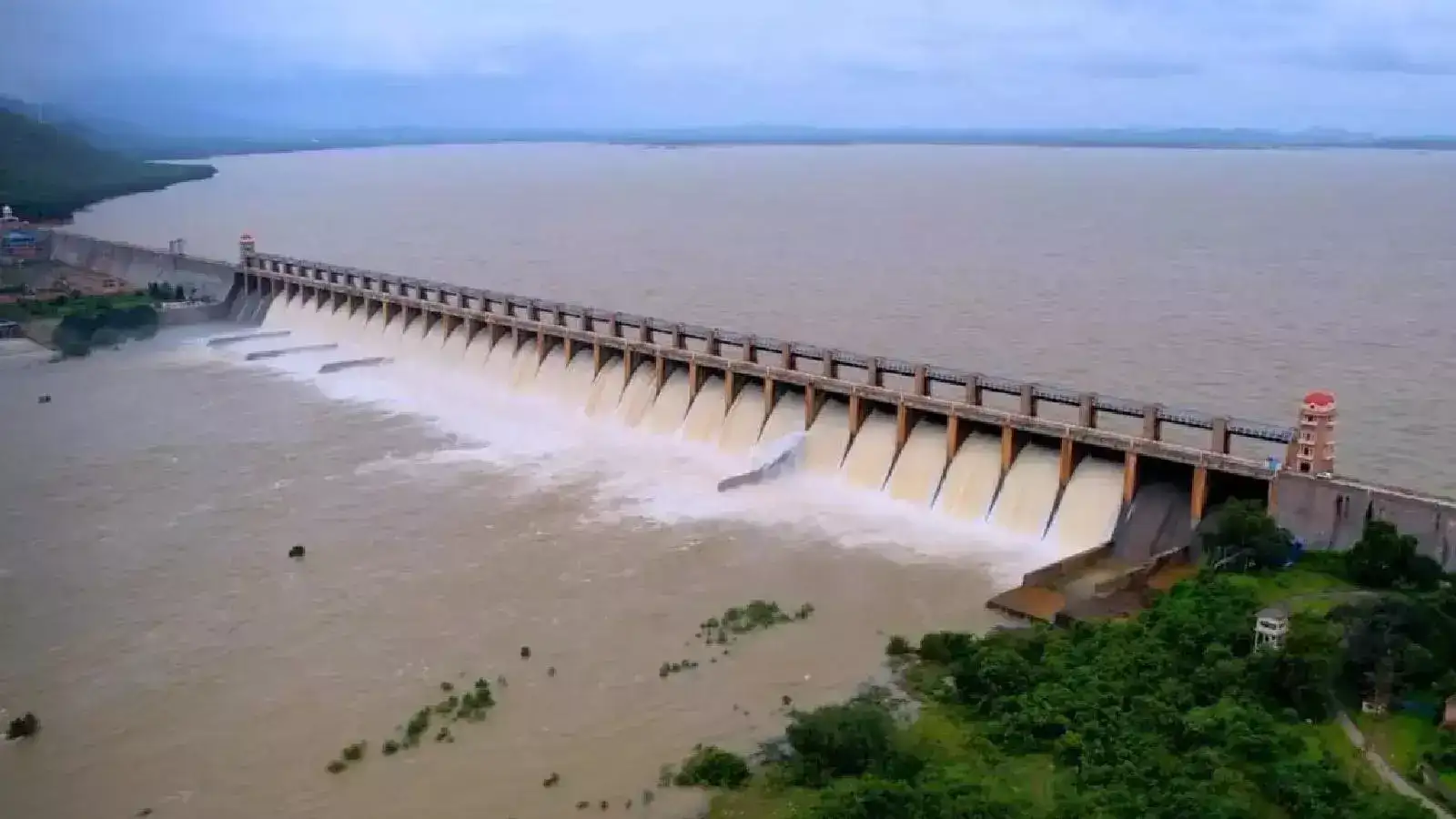 ತುಂಗಭದ್ರಾ ಜಲಾಶಯದಿಂದ ಭಾರೀ ನೀರು ಹೊರಕ್ಕೆ,ತುಂಗಭದ್ರಾ ಜಲಾಶಯದಿಂದ ನದಿಗೆ 1 ಲಕ್ಷ ...