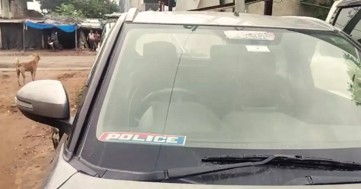 Bihar: लग्जरी कार पर लगा था POLICE का स्टीकर, अंदर का नजारा देख बांका ...