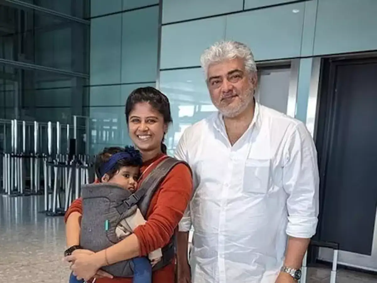 Ajith Kumar Helped A Woman Traveling With A 10-Month-Old Baby; १० ...