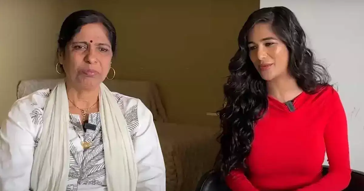 कहीं पूनम पांडे को कोई मार न दे... मां ने बेटी की मौत के नाटक पर तोड़ी ...