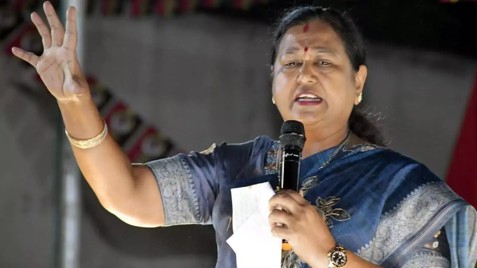 Premalatha Vijayakanth Cried While Campaigning: "யாருக்கு என்ன கெடுதல் செய்தேன் ...