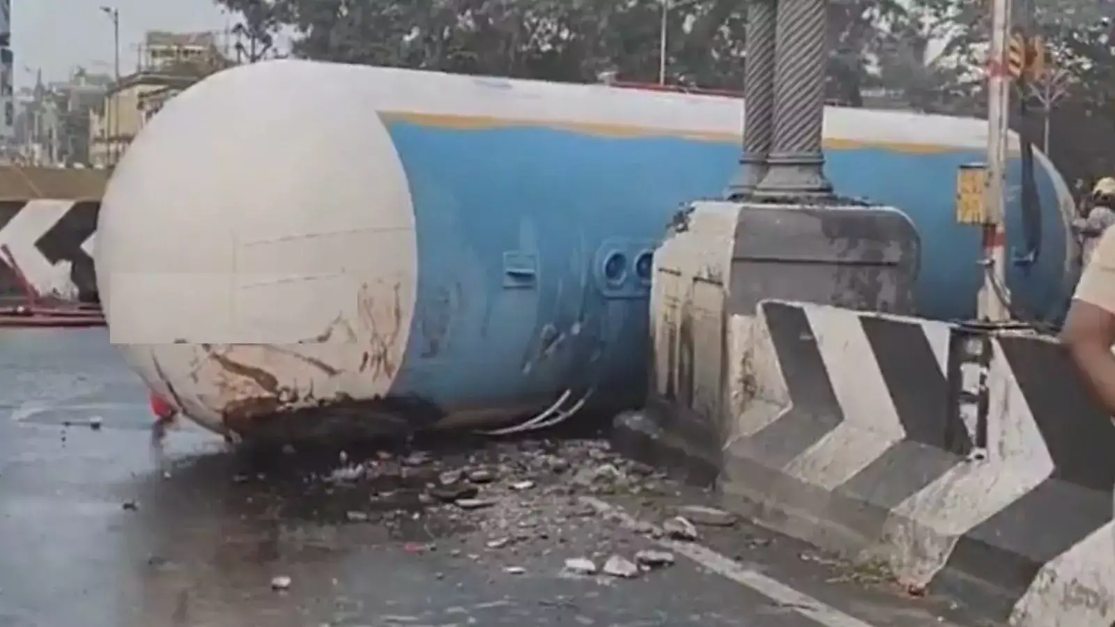 Avinashi Tanker Lorry Gas Leak: பள்ளிகள் இன்று விடுமுறை... கோவை அவினாசி ...