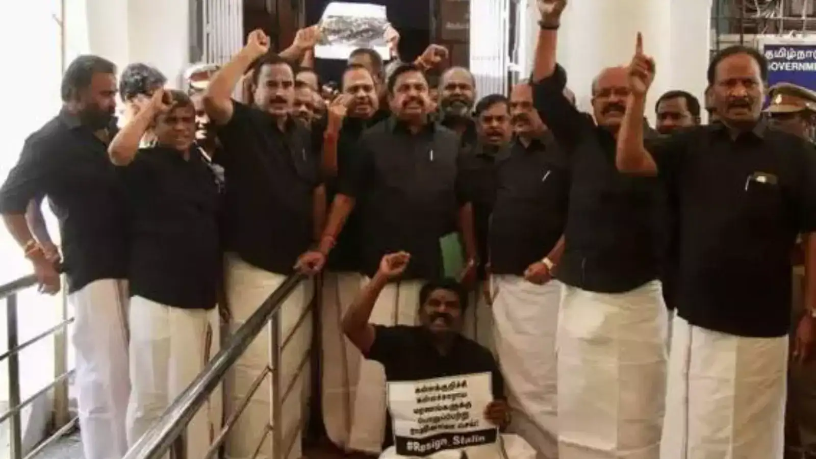 ADMK MLAs Suspend: சட்டப்பேரவை கூட்டத்தொடர் முழுவதும் அதிமுக ...