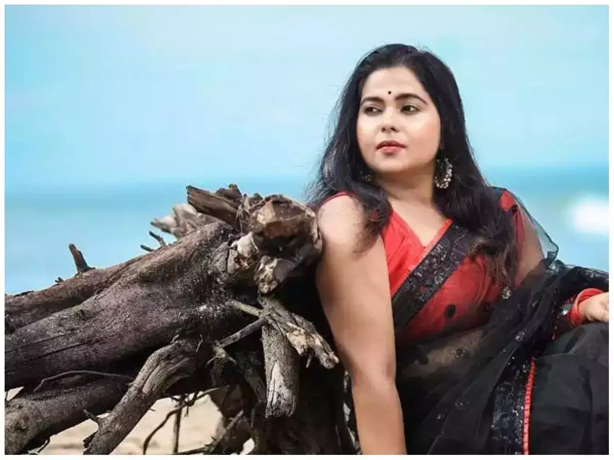 Fara Shibla,என் உடல் நுகர்பொருள் அல்ல: வைரலாகும் ஃபரா ஷிப்லா நீச்சல் ...