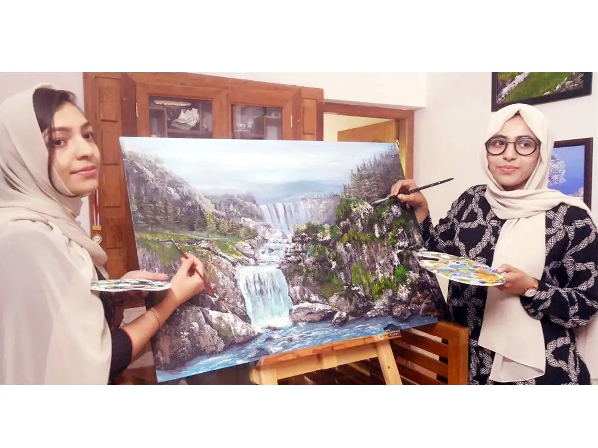 Drawing Sisters In Wayanad,പ്രകൃതിയെ കാൻവാസിലേക്ക് പകർത്തി വയനാട്ടിലെ ...