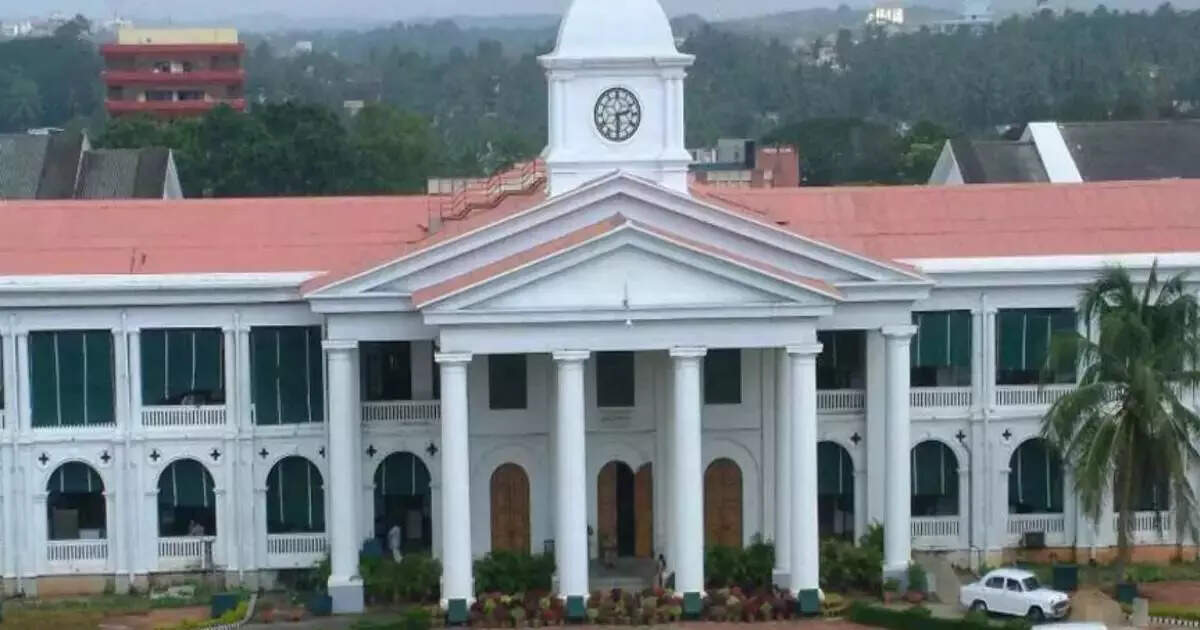 Fire In Kerala Secretariat സെക്രട്ടറിയേറ്റില്‍ തീപിടിത്തം മന്ത്രി പി