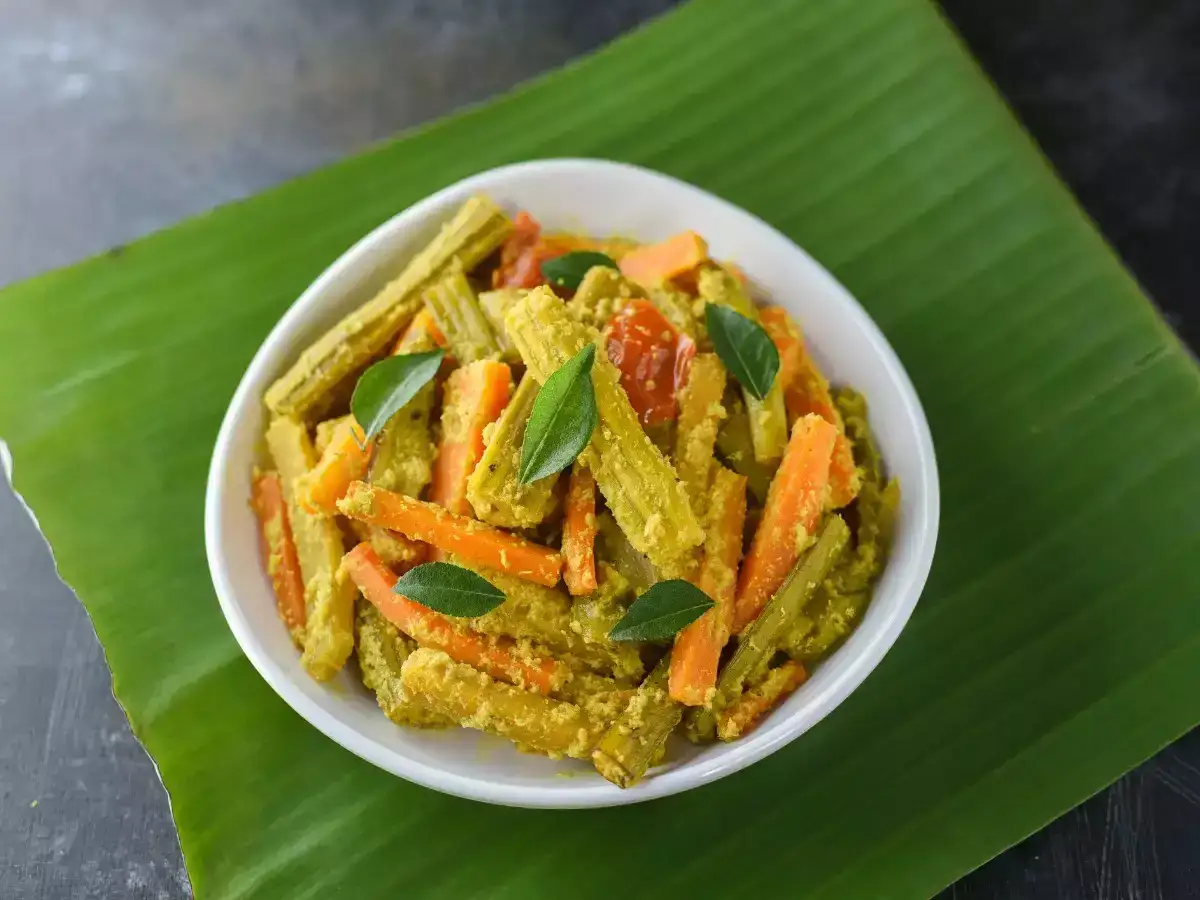 Sadhya Style Avial Recipe | ഓണത്തിന് സദ്യാടൈപ്പ് അവിയല്‍ തയ്യാറാക്കാം ...