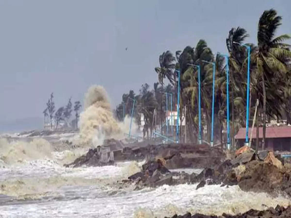 Mandous Cyclone Mahabalipuram,மாண்டஸ் புயல்.. மாமல்லபுரத்தில் பேய் ... Mandous Cyclone Mahabalipuram,மாண்டஸ் புயல்.. மாமல்லபுரத்தில் பேய் ...