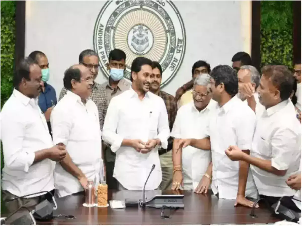 Chalo Vijayawada,CPS: ఛలో విజయవాడకు ఉద్యోగుల పిలుపు.. రావొద్దంటూ సీపీ ...