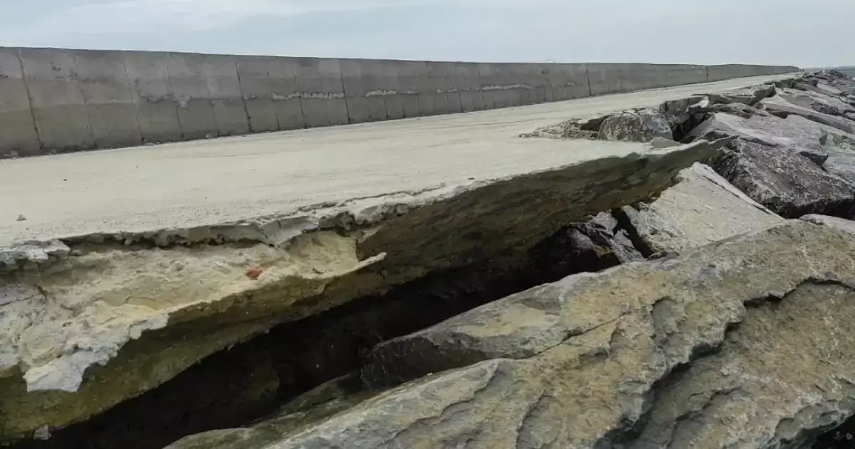 Tharangambadi Port Bait Arch Damage,மாண்டஸ் புயல் பாதிப்பு: தரங்கம்பாடி ...