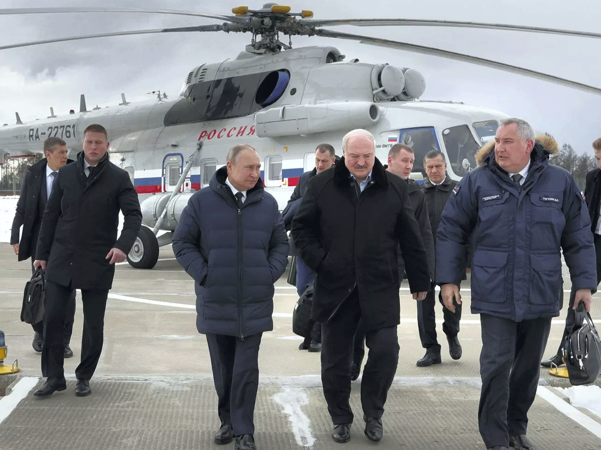 Putin Russia Nuclear Football: Putin Brings Nuclear Football Tours ...