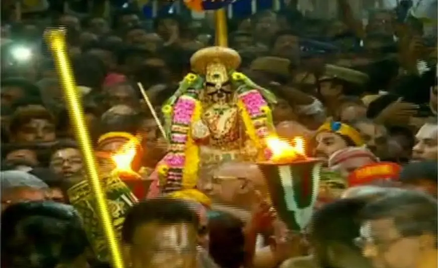 Srirangam,ஸ்ரீரங்கம் கோவிலில் சொா்க்க வாசல் திறக்கப்பட்டது - srirangam ...