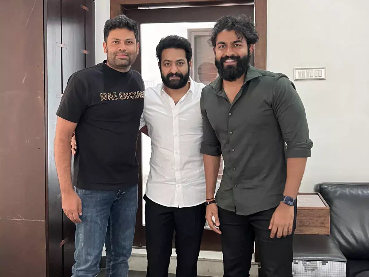 Puneeth Rajkumar,Jr NTR: బెంగళూరులో దిగిన ఎన్టీఆర్.. మాటల్లో ...