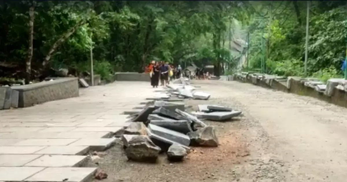 Neelimala Traditional Path,'നീലിമല കയറ്റം കഠിനമെന്‍റയ്യപ്പാ ...