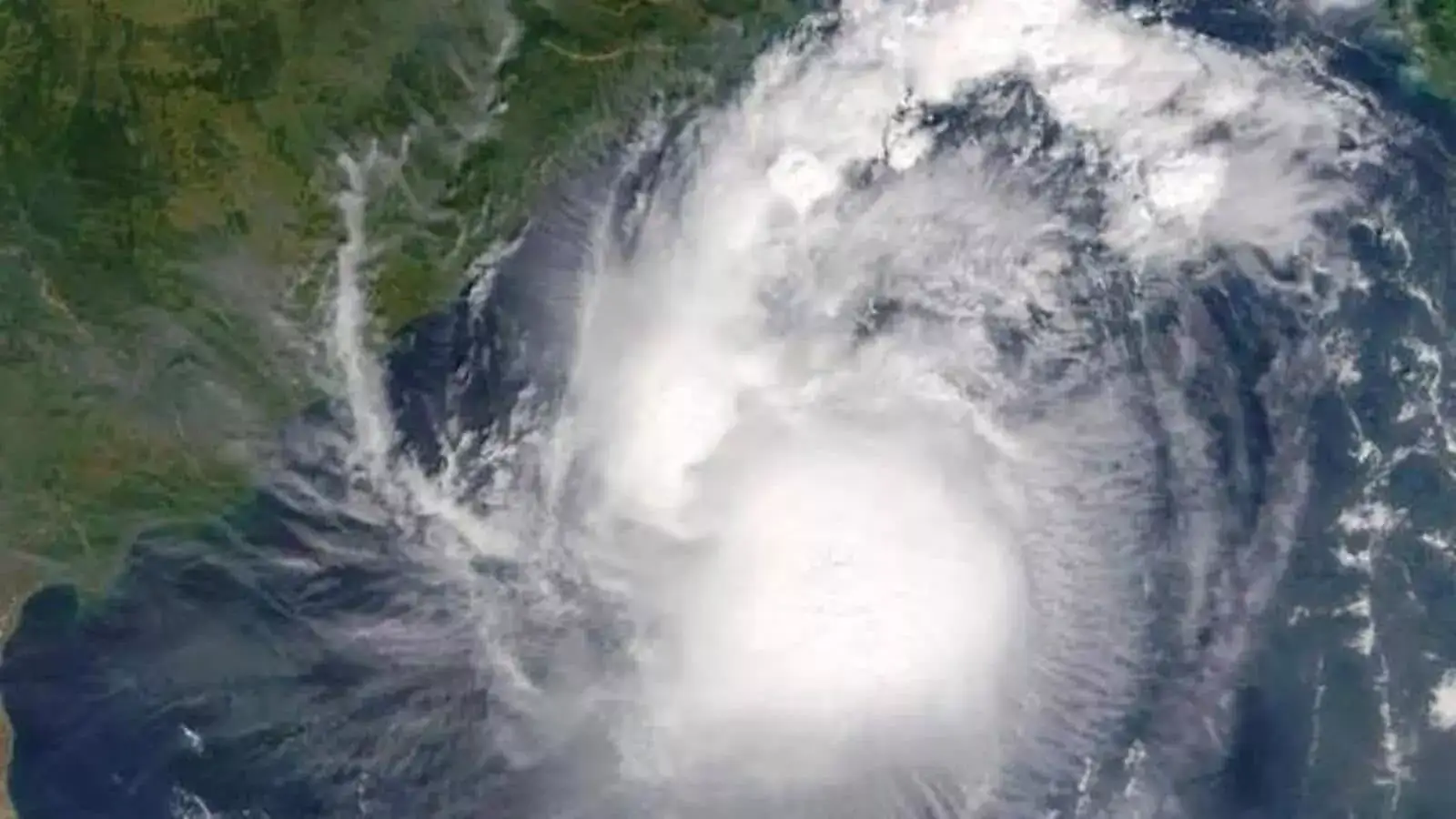 Tamil Nadu Dana Cyclone : இன்னும் 3 நாட்கள் தான்... தமிழ்நாட்டிற்கு ...