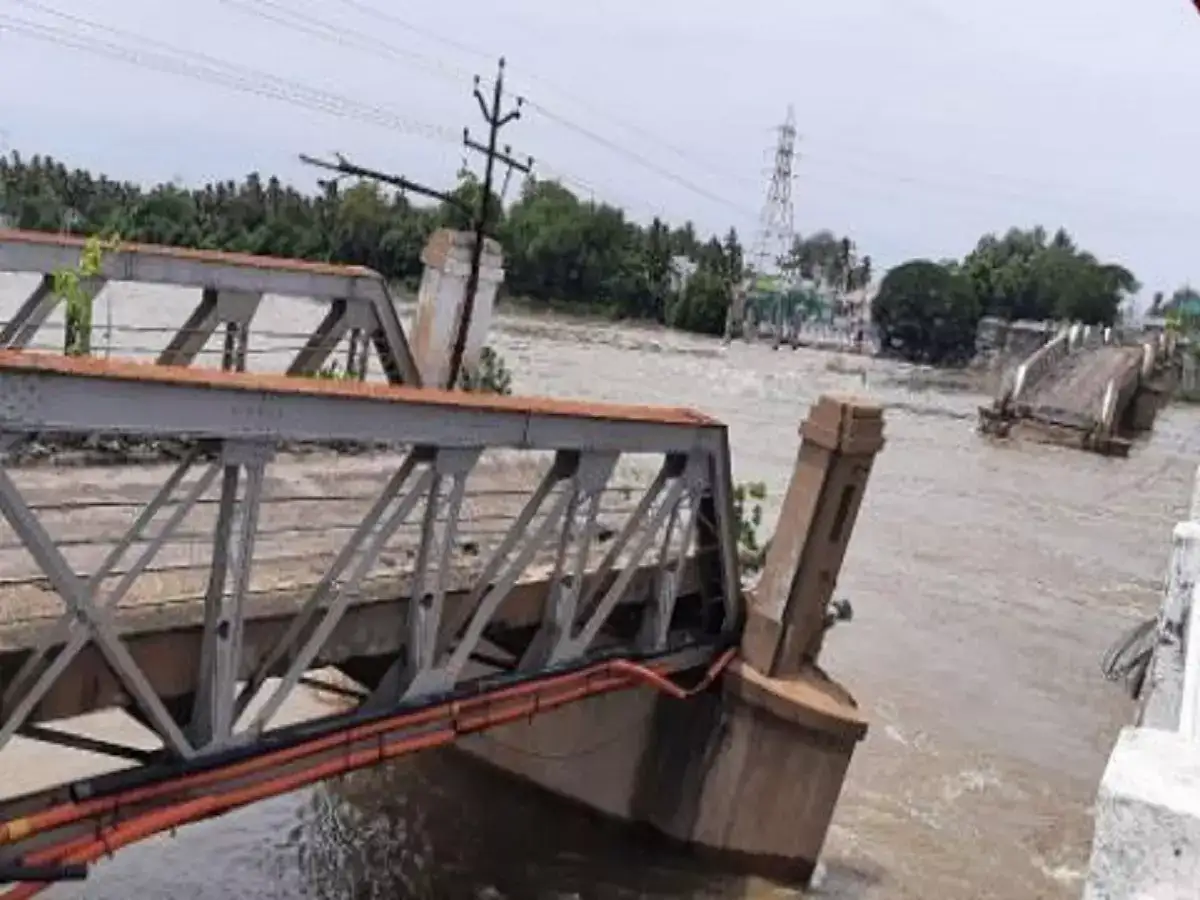 Trichy Kollidam Bridge,வெள்ளத்தில் அடித்துச்செல்லப்பட்ட கொள்ளிடம் பழைய ...