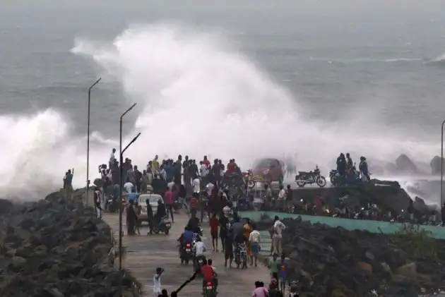 Cyclone In Kakinada,Kakinada Weather: పెథాయ్ ప్రభావం.. కాకినాడలో ...