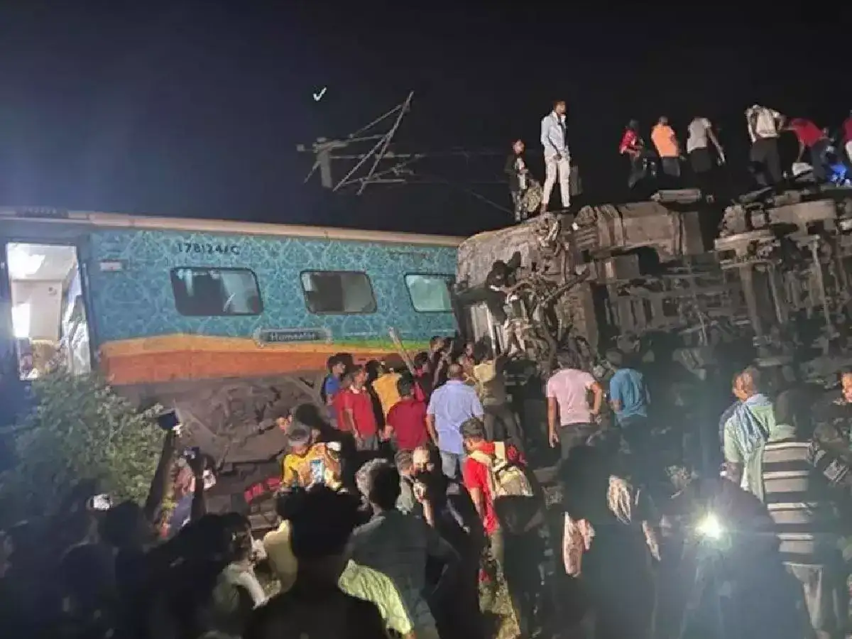 ಒಡಿಶಾ ರೈಲು ಅಪಘಾತ; ಸಂಕಷ್ಟಕ್ಕೆ ಸಿಲುಕಿರುವ ಬೆಂಗಳೂರು-ಹೌರ ಎಕ್ಸ್‌ಪ್ರೆಸ್ ...