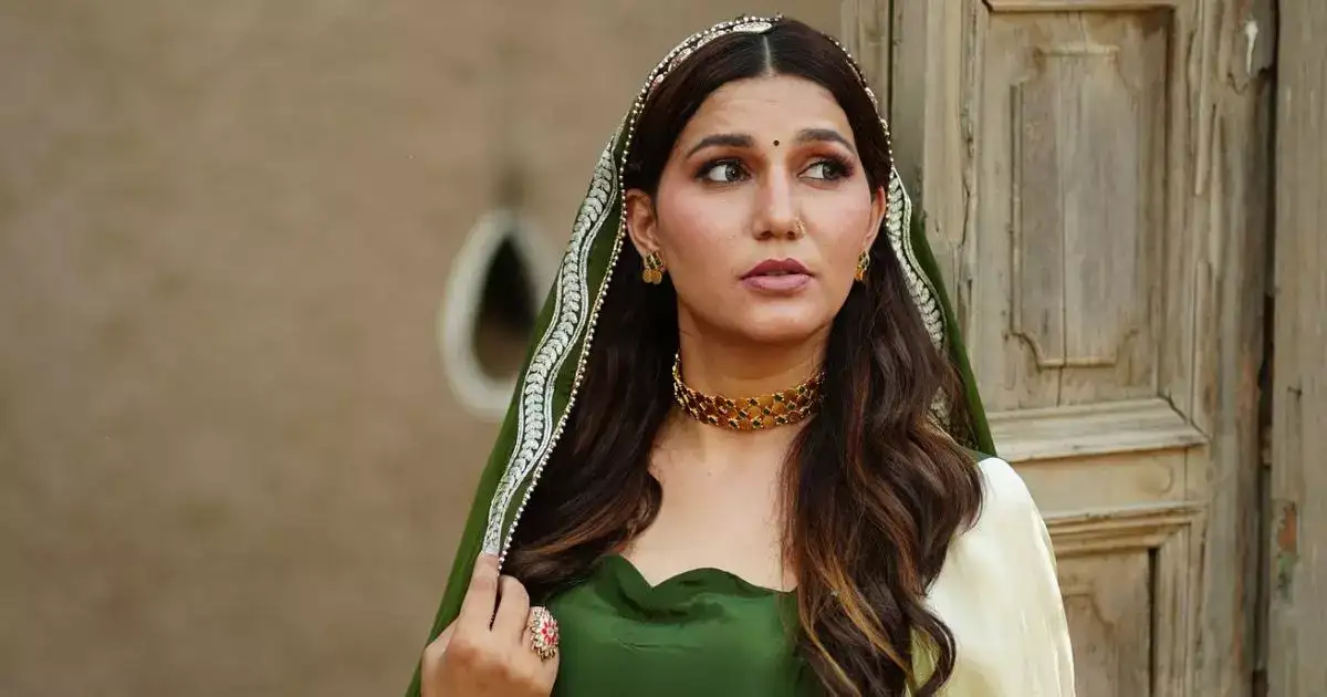 Sapna Choudhary Lemon Green Daman,सपना चौधरी ने दिखाई हरियाणवी पहनावे ...