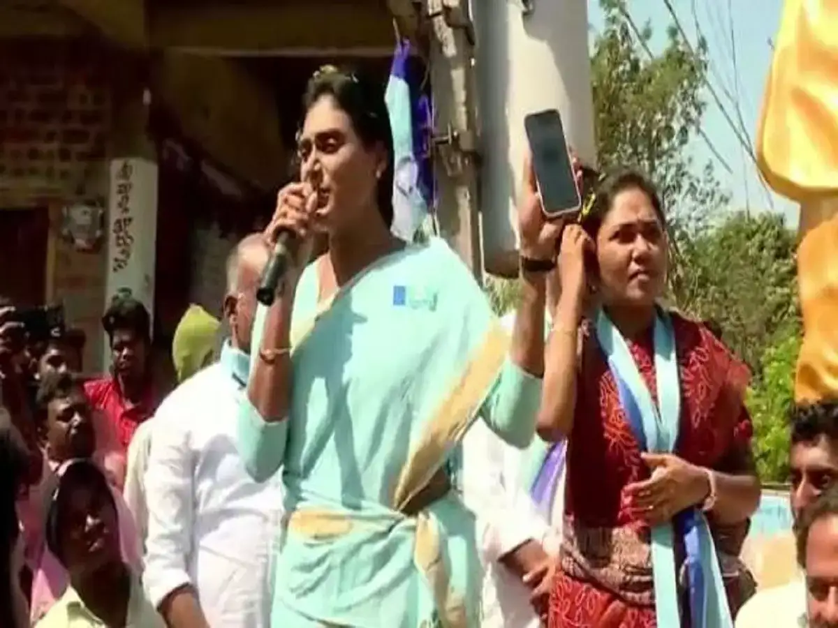 Padayatra,Ys Sharmila: 'రాత్రంతా కాపలా కాశారు.. కేసీఆర్ భజన కోసమే ఆ పేపర్ ఉంది' - ys sharmila ...