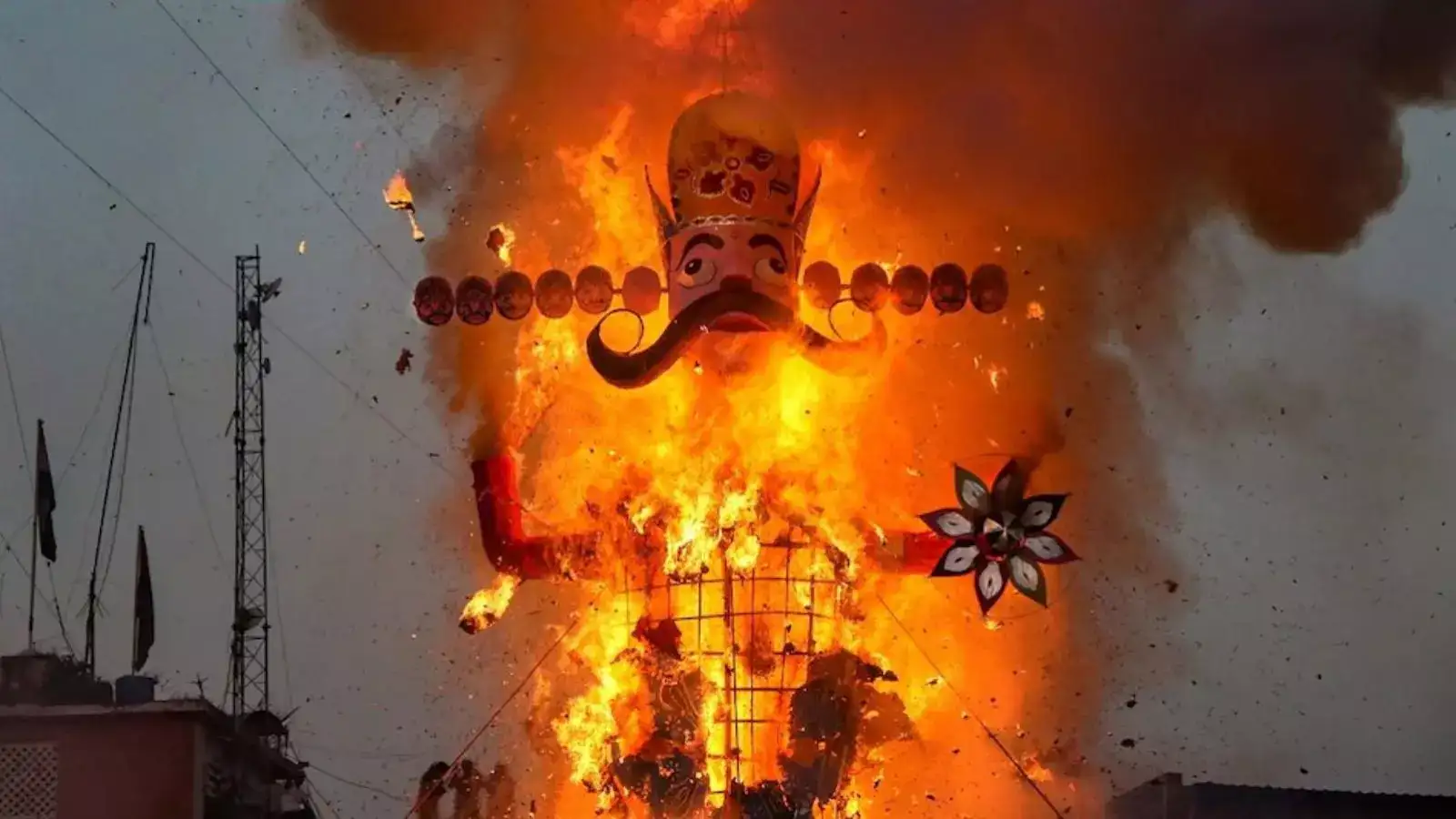 Ravan Dahan on Dussehra: रावण का पुतला पहली बार कब जलाया गया था? जानिए ...